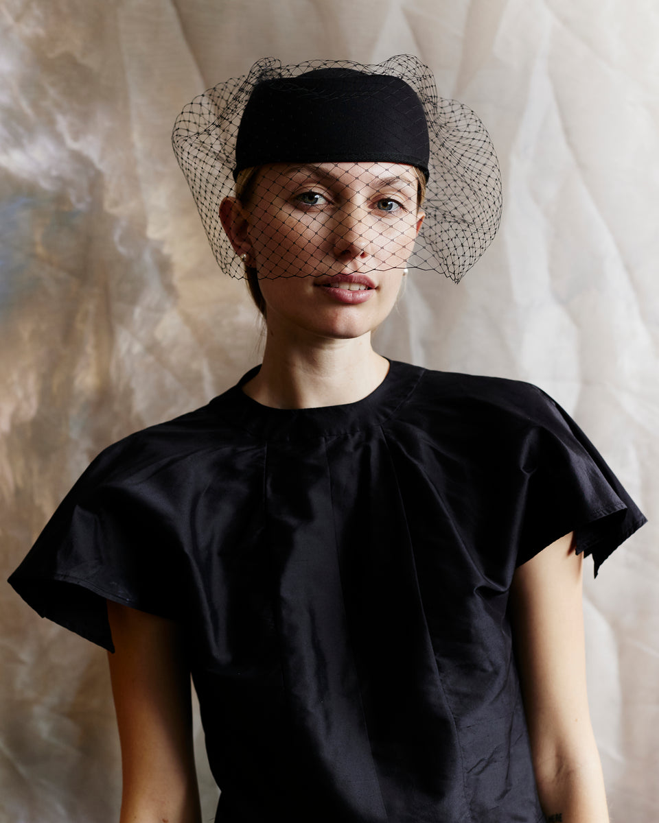 Fiona, Black Hat With Bow And Veil – Crystal Birch